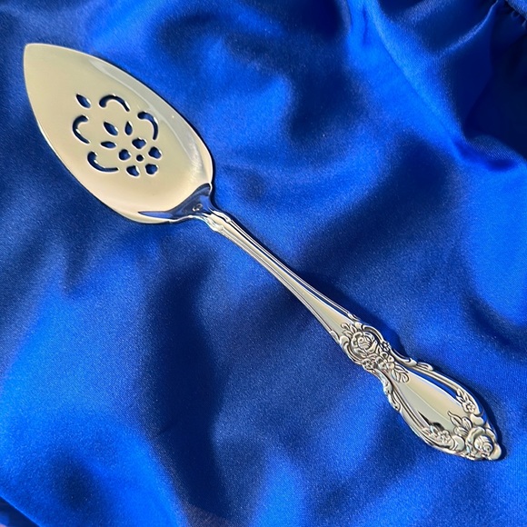 Oneida | Dining | Oneida Plantation Community Stainless Pierced Pie ...